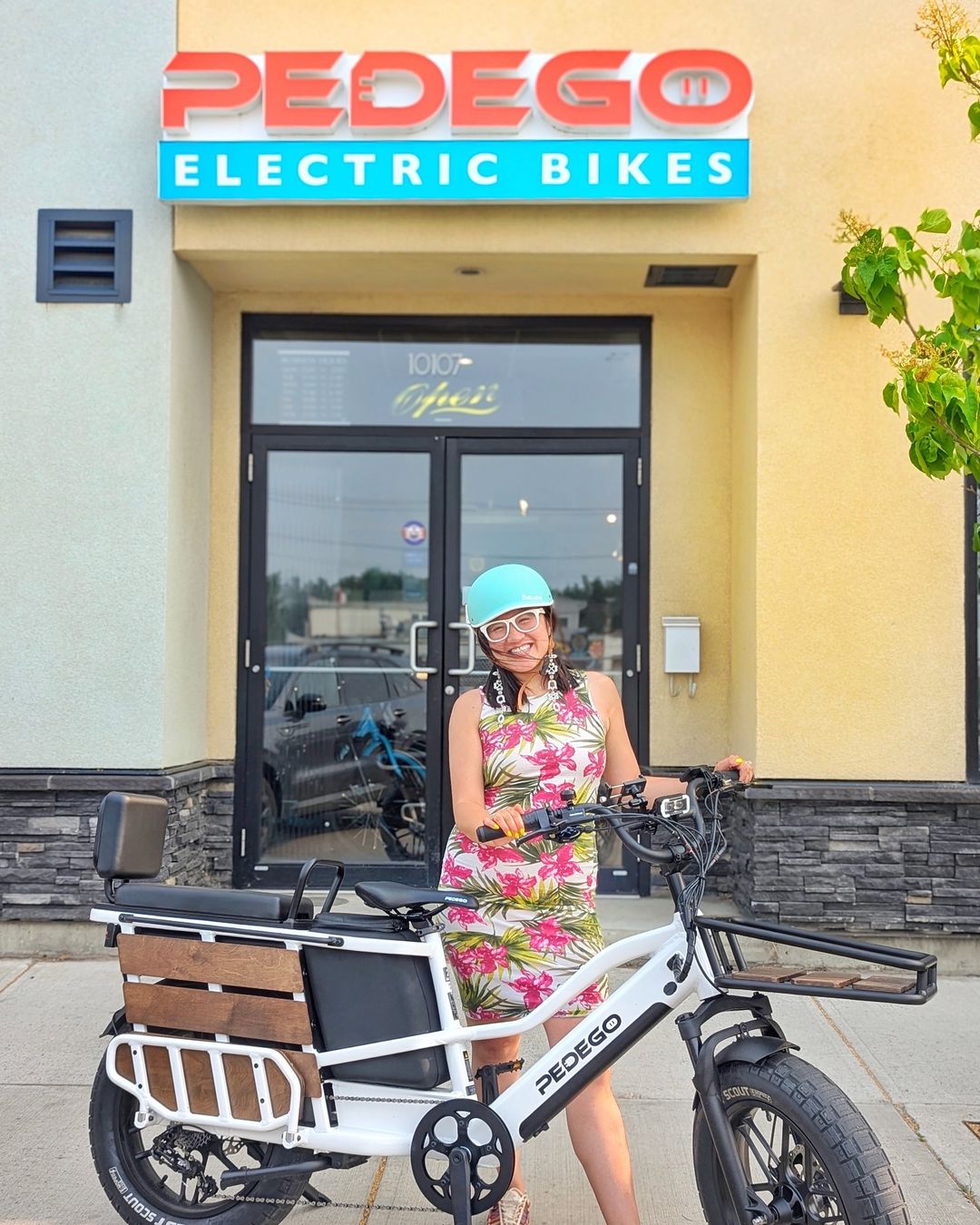 Linda Hoang Share's Her Pedego Cargo Ebike Experience!